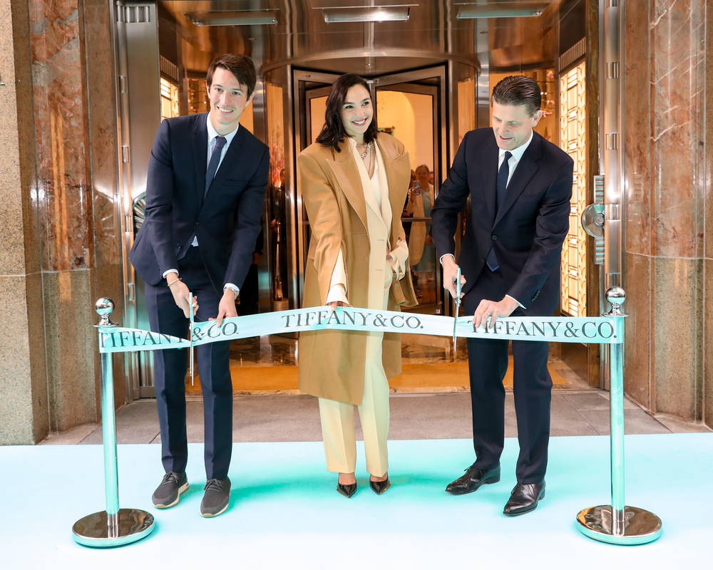 Tiffany & Co. hé lộ diện mạo cửa hàng The Landmark tại New York | ELLE